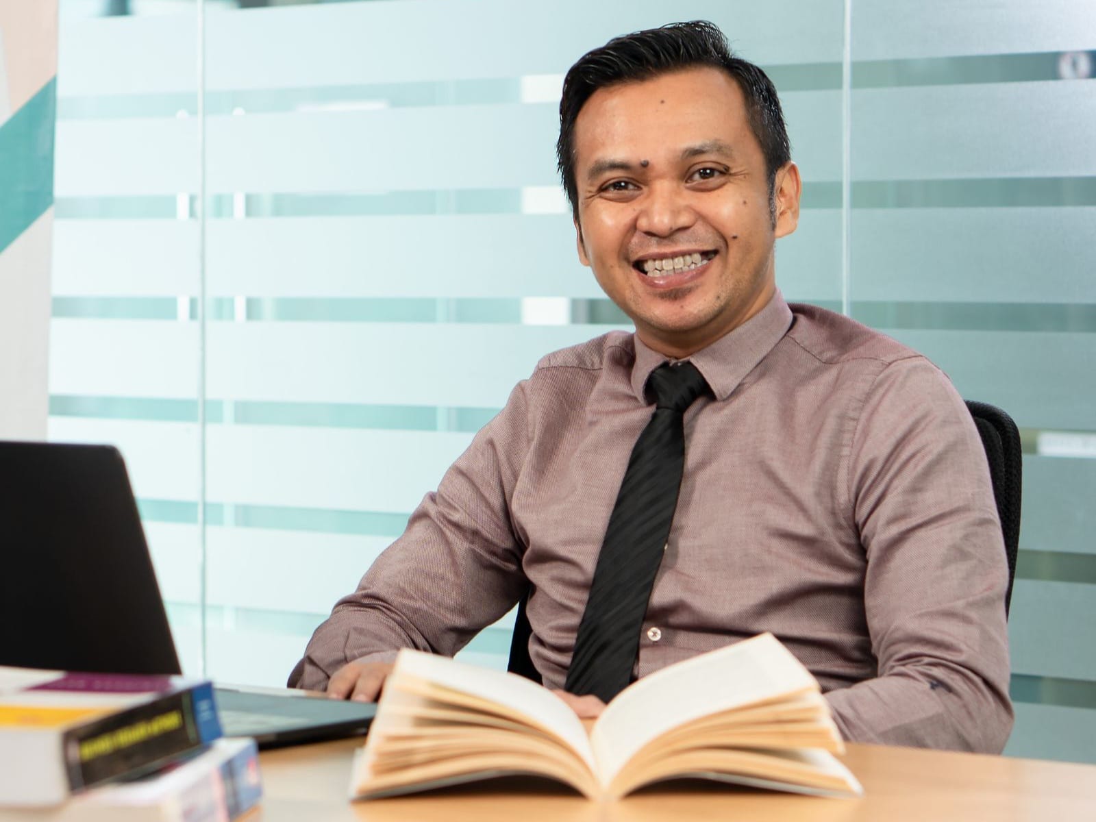 Mengenal Dr Iqbal, Calon Dekan FIA UB dengan Segudang Prestasi dan ...